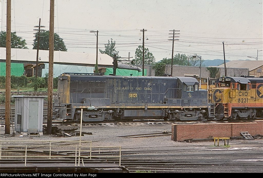 C&O U25B 8121